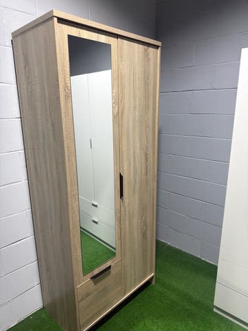 Milanuncios - Busco Montador de muebles y conductor