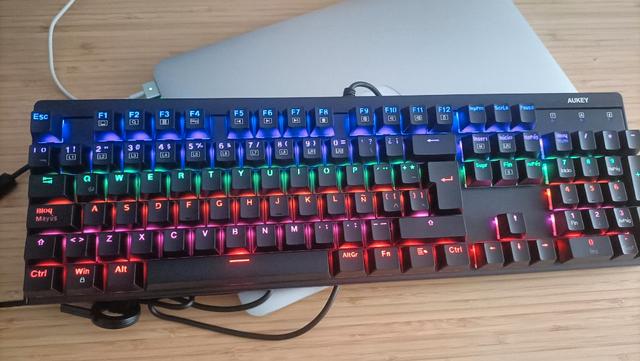 Milanuncios - Teclado mecánico tipo Gamer Aukey nuevo