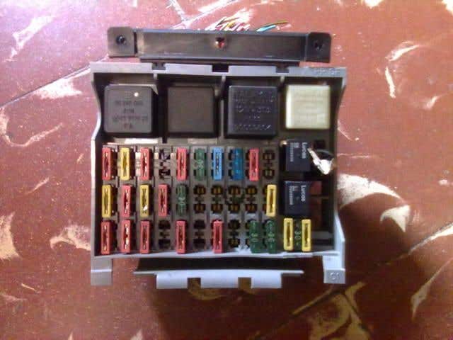 Milanuncios - CAJA FUSIBLES COMPLETA CALIBRA 16V