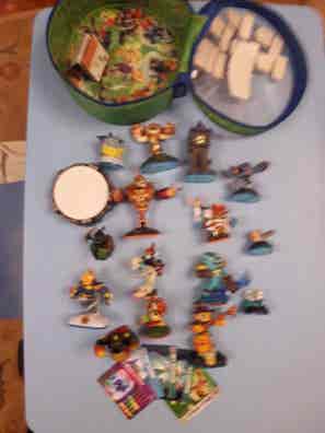 Milanuncios - 15 figuras SKYLANDERS + base