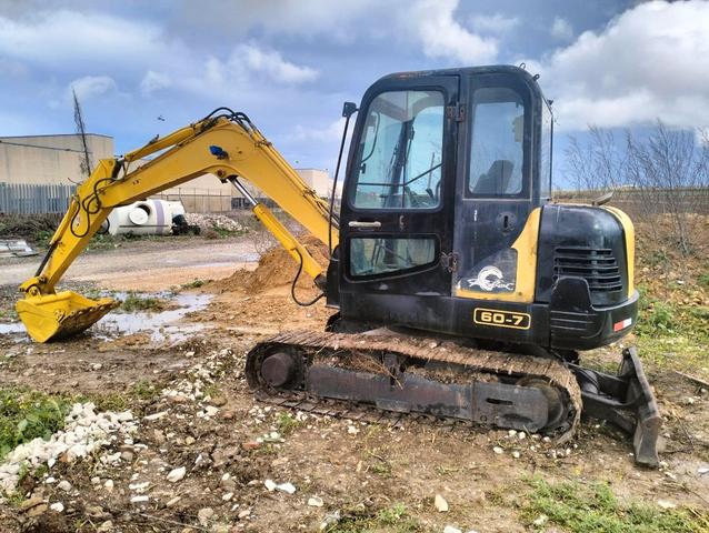 Milanuncios - Miniexcavadora Hyundai R60