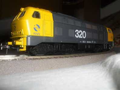 Locomotora roco renfe 305 escala ho Modelismo de trenes de segunda mano ...