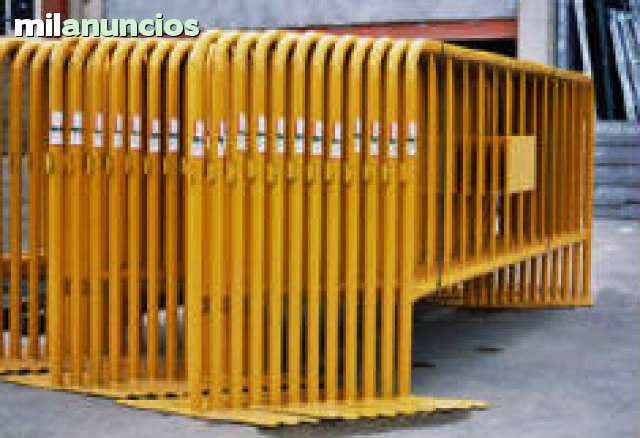 milanuncios-valla-amarilla-peatonal-con-cartel