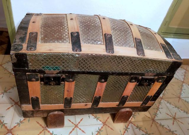 Milanuncios - ANTIGUO BAÚL CASTELLANO S. XIX