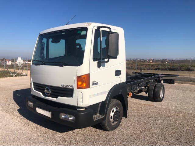 Milanuncios - Nissan Atleon - En chasis